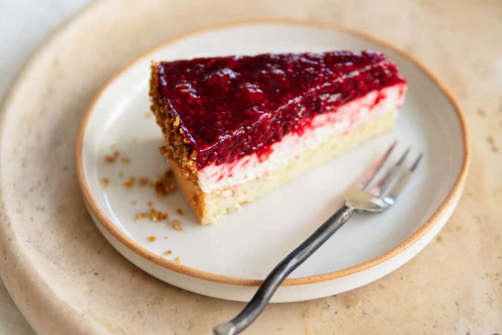 Easy German Raspberry Cake (Himbeertorte) - dirndl kitchen