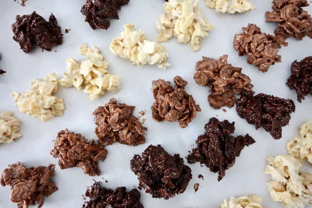 Crunchy Chocolate Clusters (Schokocrossies) - dirndl kitchen