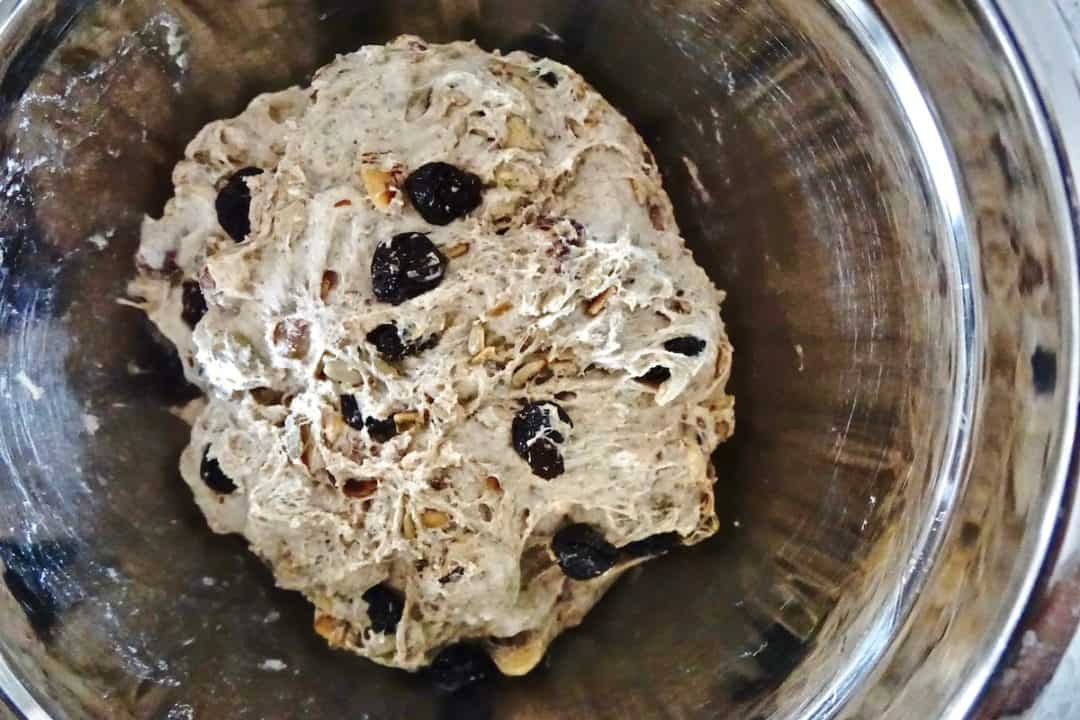 Granola Brötchen Rolls (Müslibrötchen) - dirndl kitchen