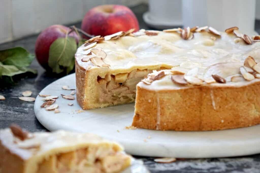EASY German Apple Cake (Apfelkuchen) - dirndl kitchen
